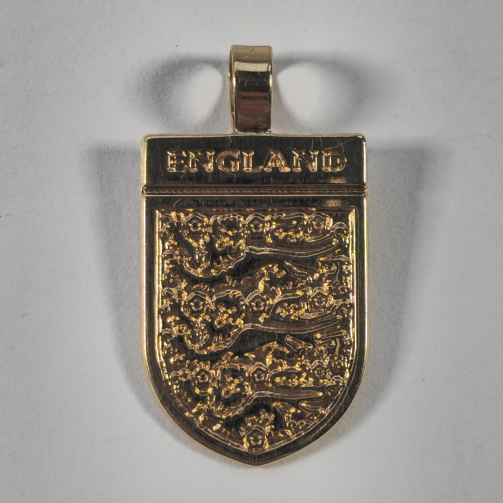 Pre-owned 9ct Gold England Shield Pendant - Own4Less